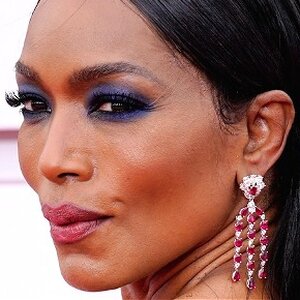 Angela Bassett & Marvel Fans Erupt After 2023 Oscars Loss - ZergNet