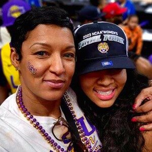 LSU Star's Mother Sends Out Desperate Plea To Fans - ZergNet