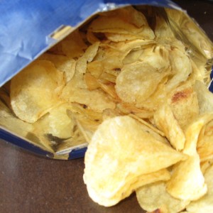 How You Should Be Folding That Open Bag of Chips - ZergNet