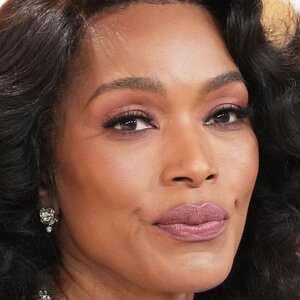 Angela Bassett Finally Breaks Silence On Surprising Oscars Snub - ZergNet