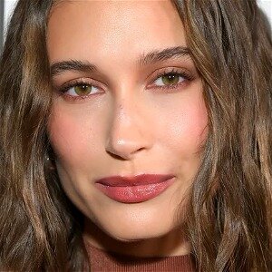 Hailey Bieber S Tasty Air Fryer Wings Debuted On Her New Show Zergnet