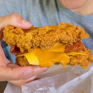 The Biggest Mistakes Everyone Makes When Ordering From KFC - ZergNet