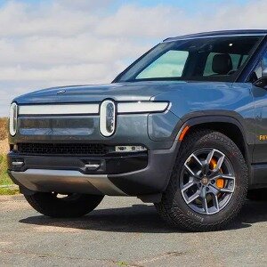 2023 Rivian R1S Sets A High Bar For Three-Row Electric SUVs - ZergNet
