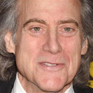Richard Lewis Retires After Revealing Troubling Health Diagnosis - ZergNet