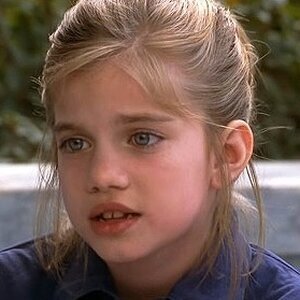 What The Girl Who Played Vada In My Girl Looks Like Today - ZergNet