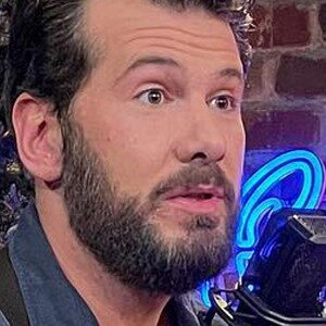 Steven Crowder Caught On Camera Berating Pregnant Wife - ZergNet