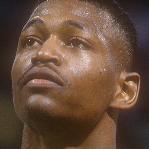 The Heartbreaking Story Of NBA Star Reggie Lewis' Death - ZergNet