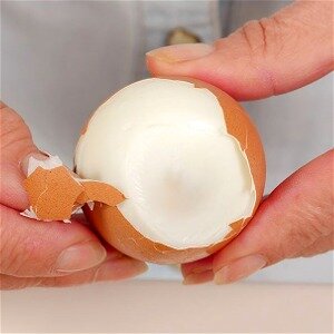 The Simplest Hard-Boiled Egg Peeling Method You'll Ever Find - ZergNet