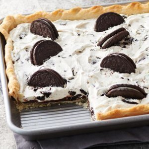 This Incredible Oreo Slab Pie Is Great For Picnics - ZergNet