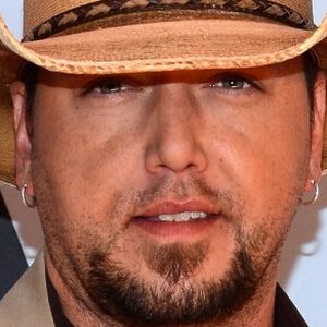 Jason Aldean Has A Sketchy Side That Everybody Just Ignores - ZergNet