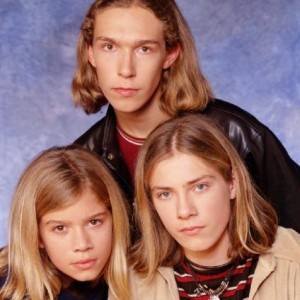 What the Hanson Boys Look Like 20 Years Later - ZergNet
