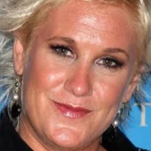 Anne Burrell's Gorgeous Transformation Left Us Totally Stunned - ZergNet