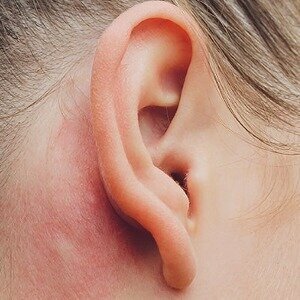 What Dry Skin Behind Your Ear Is Signaling About Your Health - ZergNet