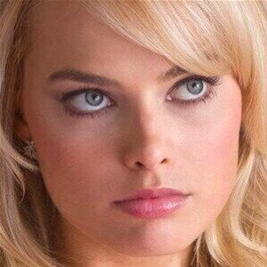 Liquid Courage Helped Margot Robbie Through This Racy Scene - ZergNet