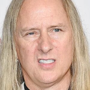 The Tragic Real-Life Story Of Alice In Chains - ZergNet
