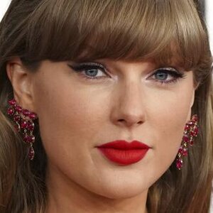 Taylor Swift's Most Inappropriate Outfit Has Our Heads Spinning - ZergNet