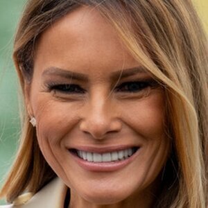 Melania Can't Escape Her Most Inappropriate Looks - ZergNet