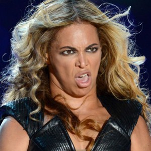 The Most Unflattering Pop Star Performance Faces - ZergNet